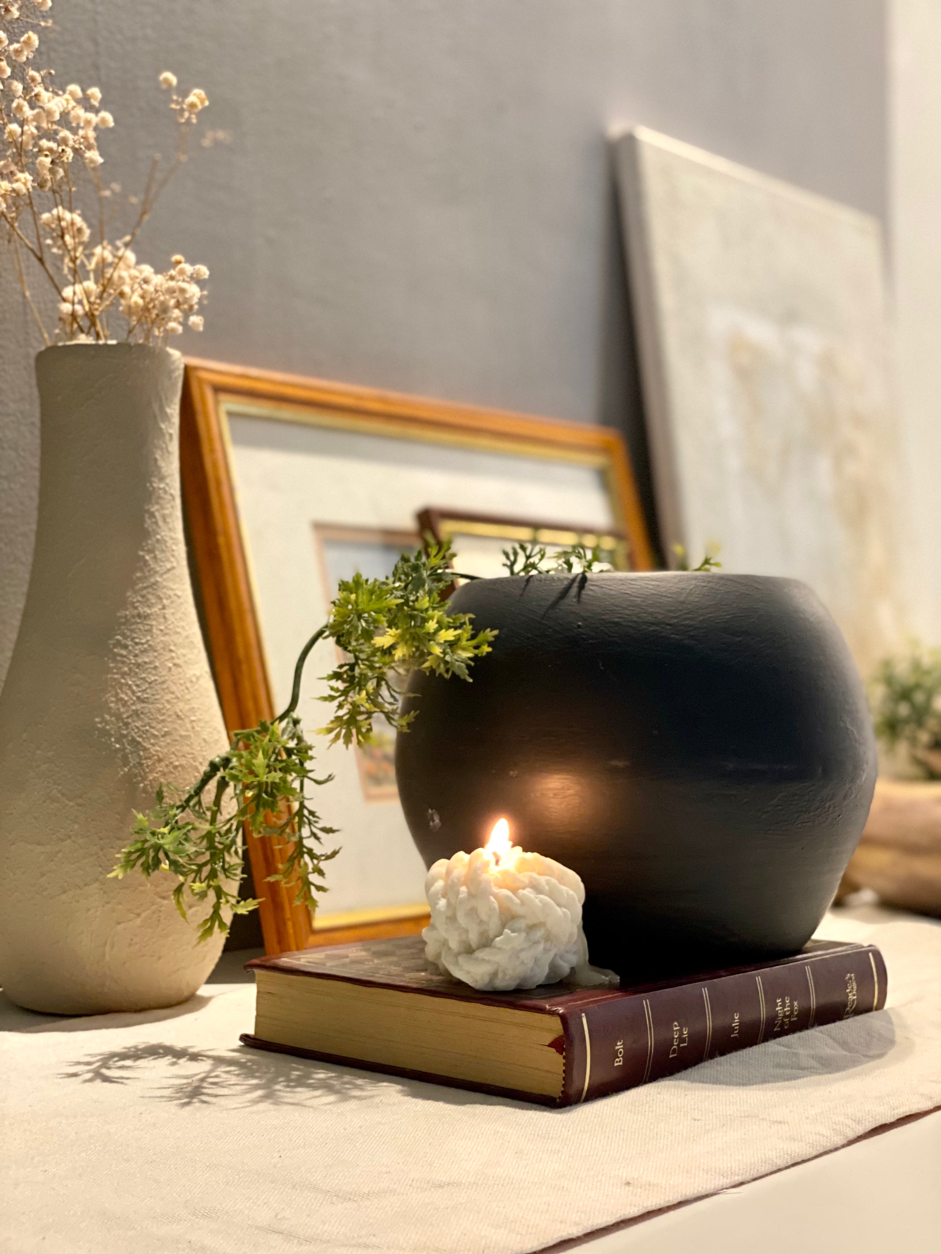 Sable Moon Vase – House of Textures